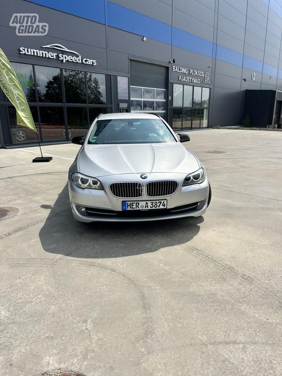 Grey BMW 525 2011 in Panevezys, with an engine capacity of 2.00 L and mileage of 308 thousand km for 7700 €, photo 3 on AUTOMOTO.COM.LV