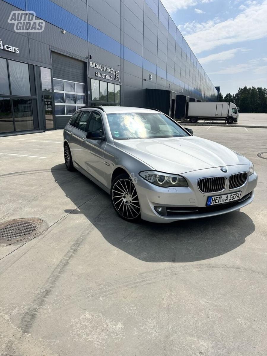 Grey BMW 525 2011 in Panevezys, with an engine capacity of 2.00 L and mileage of 308 thousand km for 7700 €, photo 4 on AUTOMOTO.COM.LV