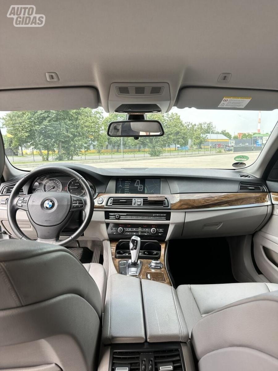 Grey BMW 525 2011 in Panevezys, with an engine capacity of 2.00 L and mileage of 308 thousand km for 7700 €, photo 9 on AUTOMOTO.COM.LV