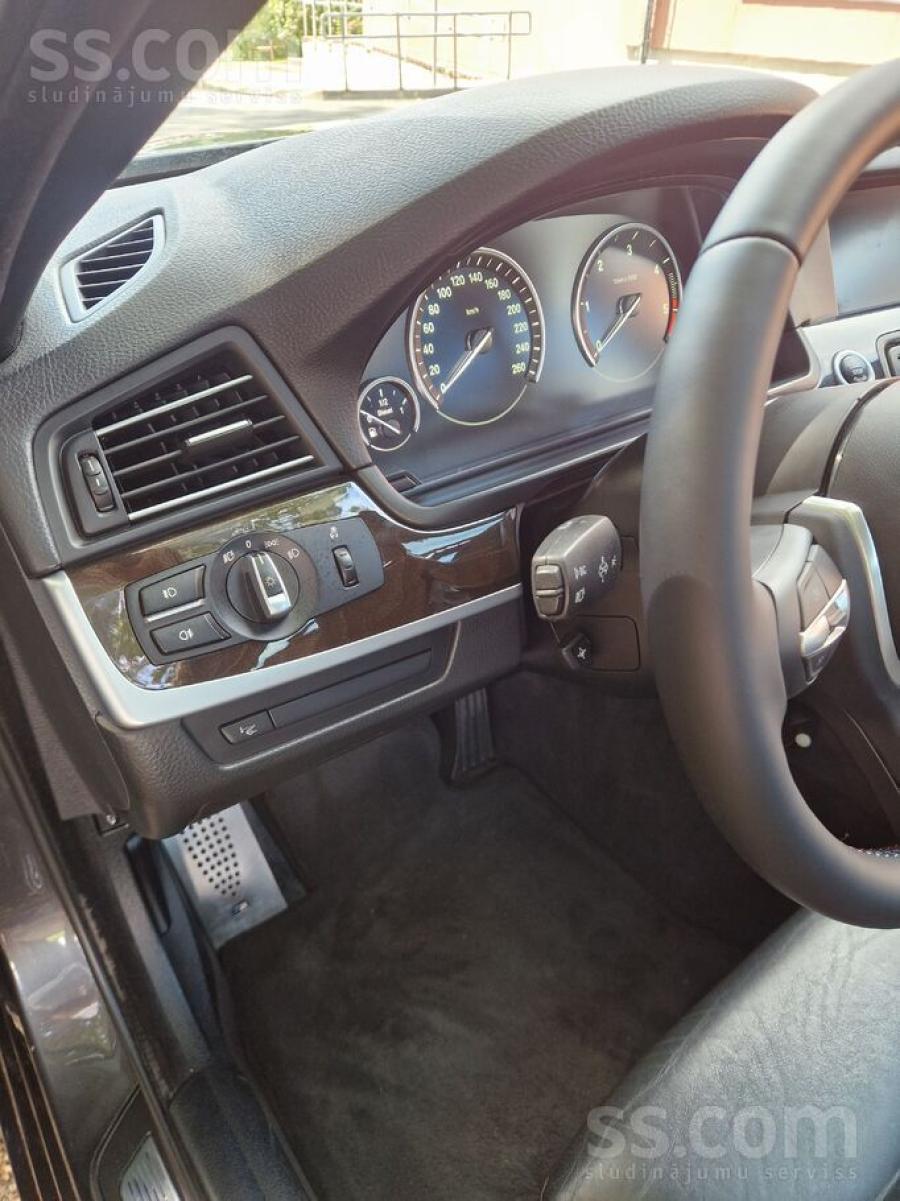 Pelēks BMW 525 2011 Ogre, ar dzinēja tilpumu 3.00 L un nobraukumu 285 tūkst. km par 9300 €, foto 18 vietnē AUTOMOTO.COM.LV