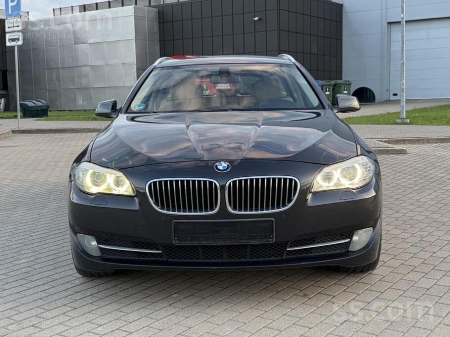 Grey BMW 525 2011 in Riga, with an engine capacity of 2.50 L and mileage of 333 thousand km for 7500 €, photo 3 on AUTOMOTO.COM.LV