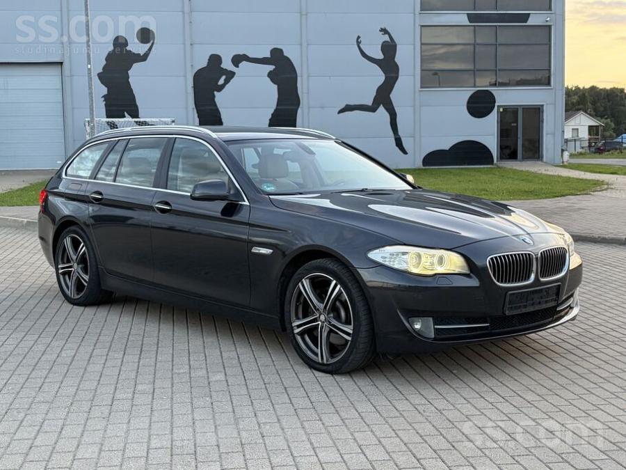 Grey BMW 525 2011 in Riga, with an engine capacity of 2.50 L and mileage of 333 thousand km for 7500 €, photo 4 on AUTOMOTO.COM.LV