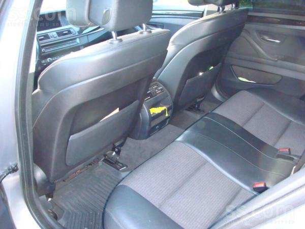 Grey BMW 525 2011 in Riga, with an engine capacity of 3.00 L and mileage of 303 thousand km for 8000 €, photo 4 on AUTOMOTO.COM.LV