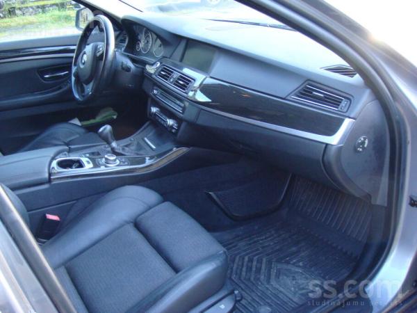 Grey BMW 525 2011 in Riga, with an engine capacity of 3.00 L and mileage of 303 thousand km for 8000 €, photo 5 on AUTOMOTO.COM.LV