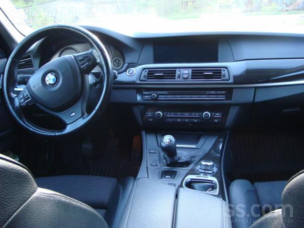 Grey BMW 525 2011 in Riga, with an engine capacity of 3.00 L and mileage of 303 thousand km for 8000 €, photo 6 on AUTOMOTO.COM.LV