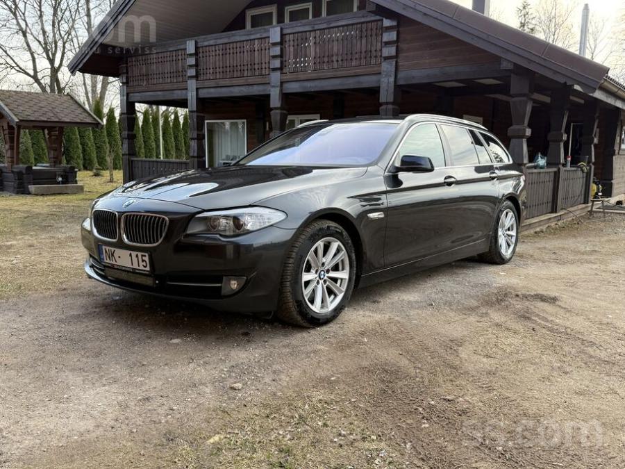 Grey BMW 525 2011 in Valmiera, with an engine capacity of 3.00 L and mileage of 303 thousand km for 8150 €, photo 1 on AUTOMOTO.COM.LV