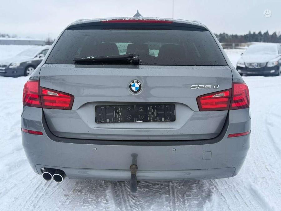 Grey BMW 525 2012 in Utena, with an engine capacity of 2.00 L and mileage of 287 thousand km for 7350 €, photo 9 on AUTOMOTO.COM.LV