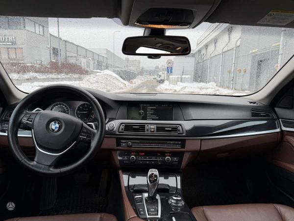 Grey BMW 525 2012 in Vilnius, with an engine capacity of 2.00 L and mileage of 300 thousand km for 6498 €, photo 8 on AUTOMOTO.COM.LV