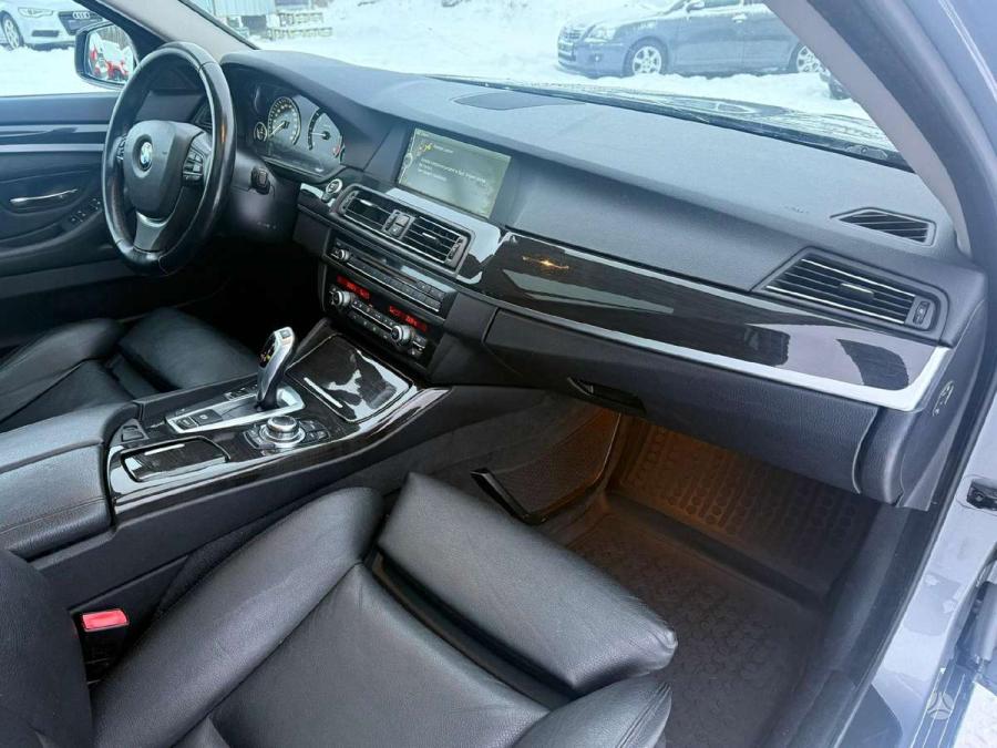 Grey BMW 525 2012 in Utena, with an engine capacity of 2.00 L and mileage of 287 thousand km for 6950 €, photo 18 on AUTOMOTO.COM.LV
