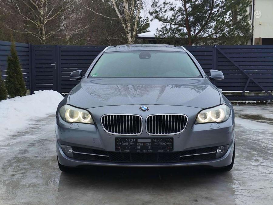 Grey BMW 525 2012 in Vilnius, with an engine capacity of 2.00 L and mileage of 290 thousand km for 9150 €, photo 2 on AUTOMOTO.COM.LV