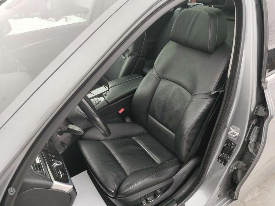 Grey BMW 525 2012 in Vilnius, with an engine capacity of 2.00 L and mileage of 290 thousand km for 9150 €, photo 9 on AUTOMOTO.COM.LV