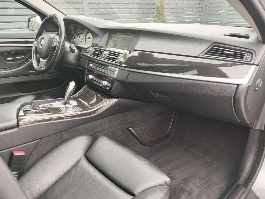 Grey BMW 525 2012 in Vilnius, with an engine capacity of 2.00 L and mileage of 290 thousand km for 9150 €, photo 11 on AUTOMOTO.COM.LV