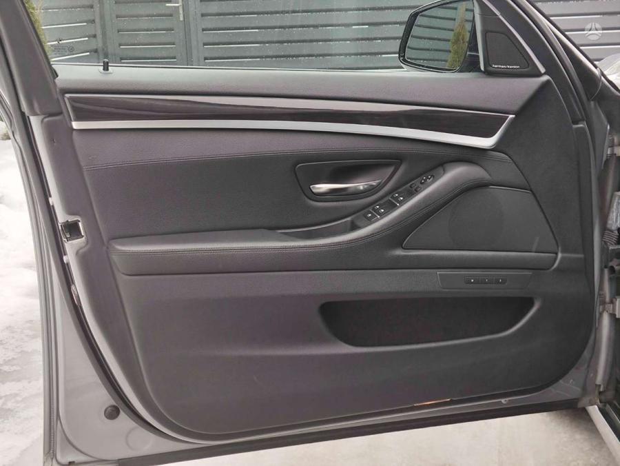 Grey BMW 525 2012 in Vilnius, with an engine capacity of 2.00 L and mileage of 290 thousand km for 9150 €, photo 14 on AUTOMOTO.COM.LV