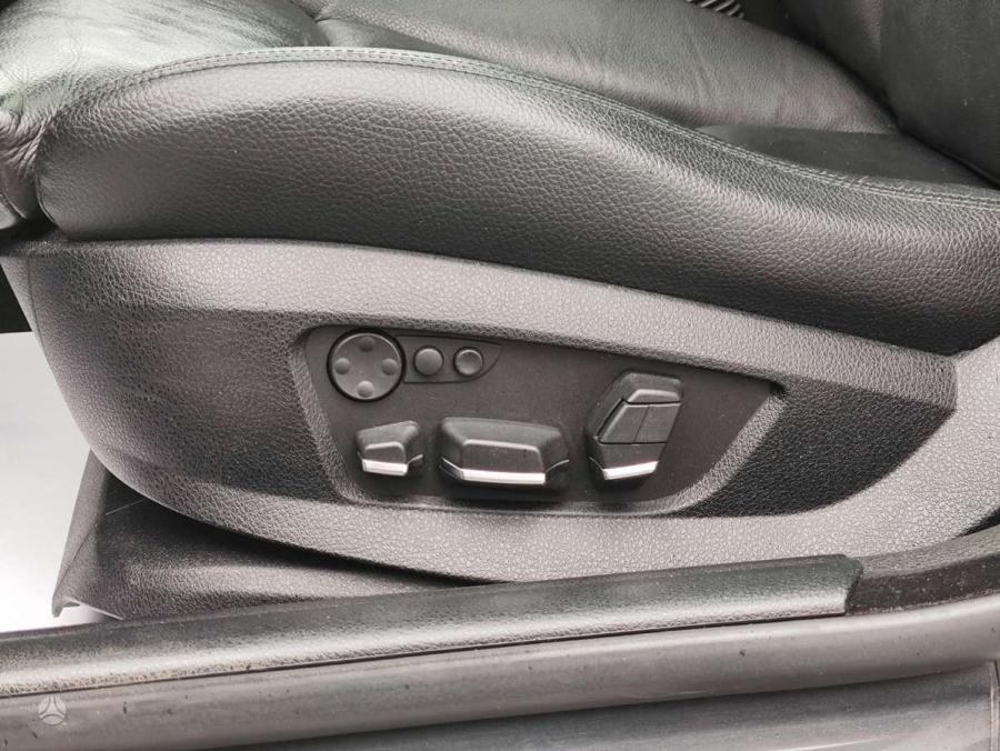 Grey BMW 525 2012 in Vilnius, with an engine capacity of 2.00 L and mileage of 290 thousand km for 9150 €, photo 16 on AUTOMOTO.COM.LV