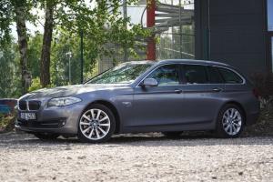 Grey BMW 525 2012 in Riga, with an engine capacity of 2.00 L and mileage of 305 thousand km for 8990 €, photo 4 on AUTOMOTO.COM.LV
