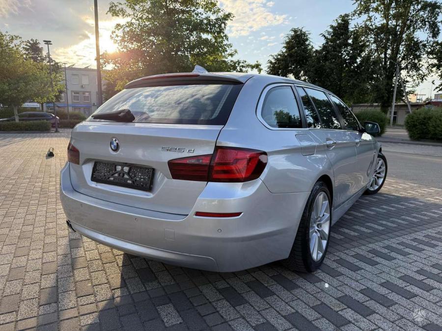 Pelēks BMW 525 2012 Viļņa, ar dzinēja tilpumu 2.00 L un nobraukumu 320 tūkst. km par 6950 €, foto 7 vietnē AUTOMOTO.COM.LV