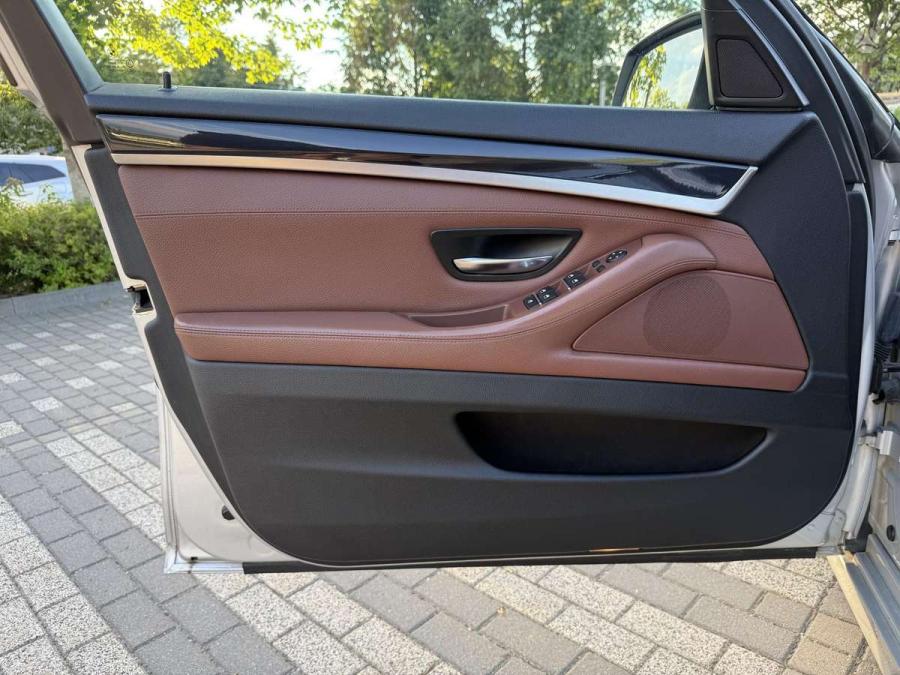 Pelēks BMW 525 2012 Viļņa, ar dzinēja tilpumu 2.00 L un nobraukumu 320 tūkst. km par 6950 €, foto 10 vietnē AUTOMOTO.COM.LV