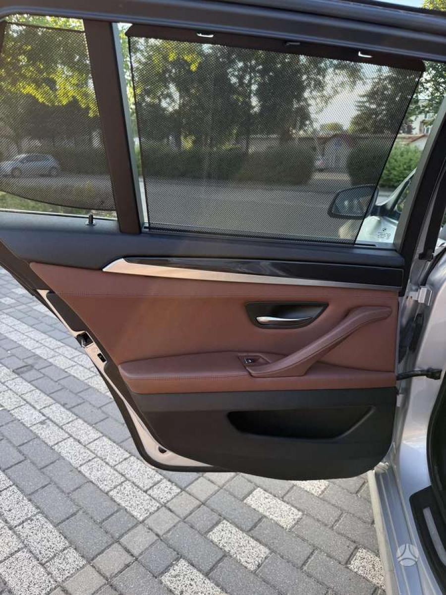 Pelēks BMW 525 2012 Viļņa, ar dzinēja tilpumu 2.00 L un nobraukumu 320 tūkst. km par 6950 €, foto 13 vietnē AUTOMOTO.COM.LV