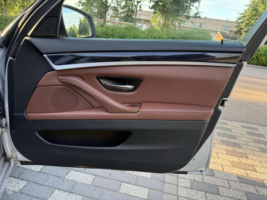 Pelēks BMW 525 2012 Viļņa, ar dzinēja tilpumu 2.00 L un nobraukumu 320 tūkst. km par 6950 €, foto 19 vietnē AUTOMOTO.COM.LV
