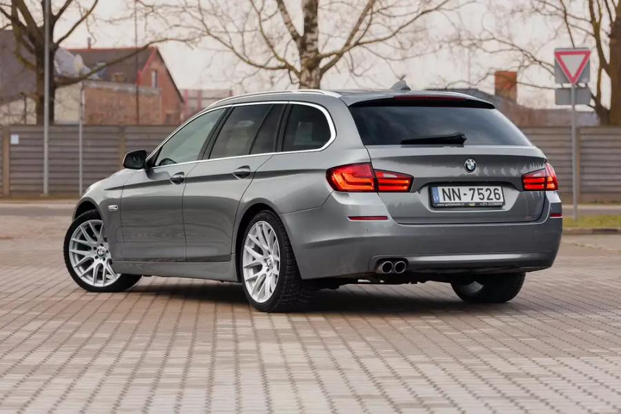 Pelēks BMW 525 2012 Jelgava, ar dzinēja tilpumu 2.00 L un nobraukumu 260 tūkst. km par 9900 €, foto 5 vietnē AUTOMOTO.COM.LV