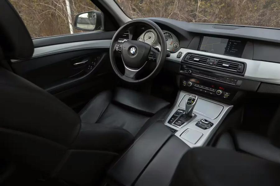 Pelēks BMW 525 2012 Jelgava, ar dzinēja tilpumu 2.00 L un nobraukumu 260 tūkst. km par 9900 €, foto 8 vietnē AUTOMOTO.COM.LV