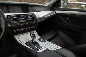 Pelēks BMW 525 2012 Jelgava, ar dzinēja tilpumu 2.00 L un nobraukumu 260 tūkst. km par 9900 €, foto 10 vietnē AUTOMOTO.COM.LV