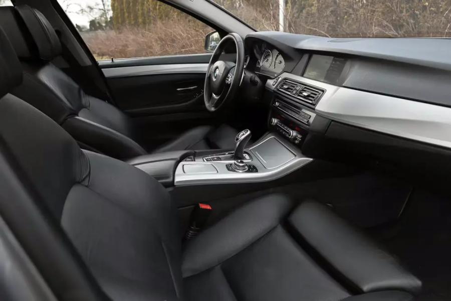 Pelēks BMW 525 2012 Jelgava, ar dzinēja tilpumu 2.00 L un nobraukumu 260 tūkst. km par 9900 €, foto 17 vietnē AUTOMOTO.COM.LV