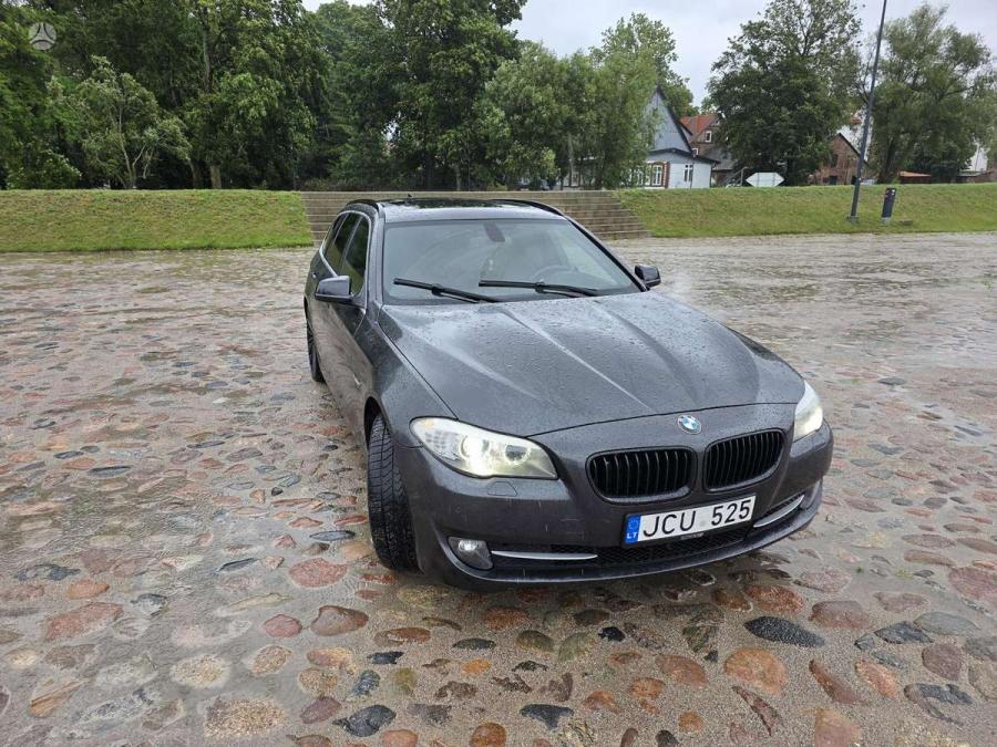 Grey BMW 525 2012 in Silute, with an engine capacity of 2.00 L and mileage of 355 thousand km for 6000 €, photo 1 on AUTOMOTO.COM.LV