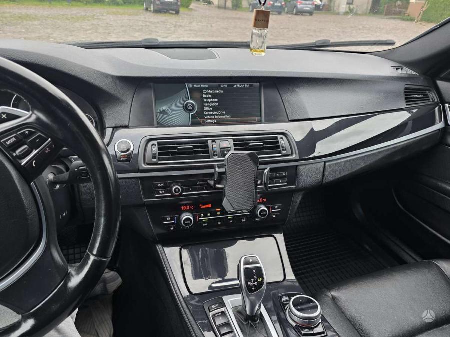 Grey BMW 525 2012 in Silute, with an engine capacity of 2.00 L and mileage of 355 thousand km for 6000 €, photo 8 on AUTOMOTO.COM.LV