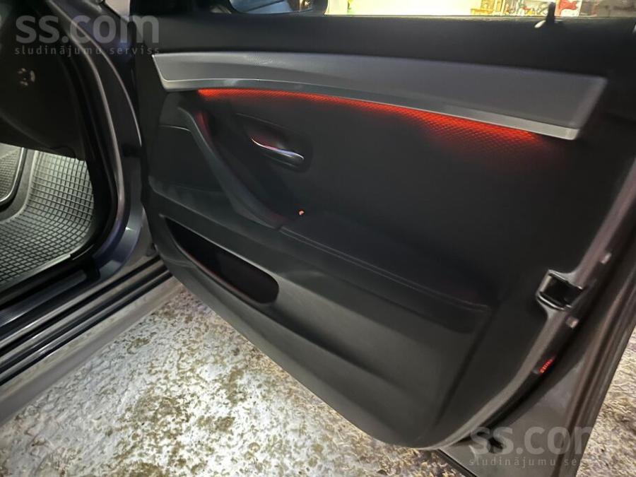 Pelēks BMW 525 2012 Liepāja, ar dzinēja tilpumu 2.00 L un nobraukumu 364 tūkst. km par 11550 €, foto 18 vietnē AUTOMOTO.COM.LV