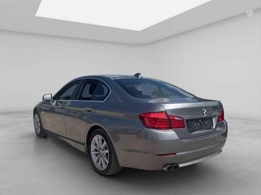 Grey BMW 525 2012 in Kaunas, with an engine capacity of 0.00 L and mileage of 304 thousand km for 8990 €, photo 5 on AUTOMOTO.COM.LV