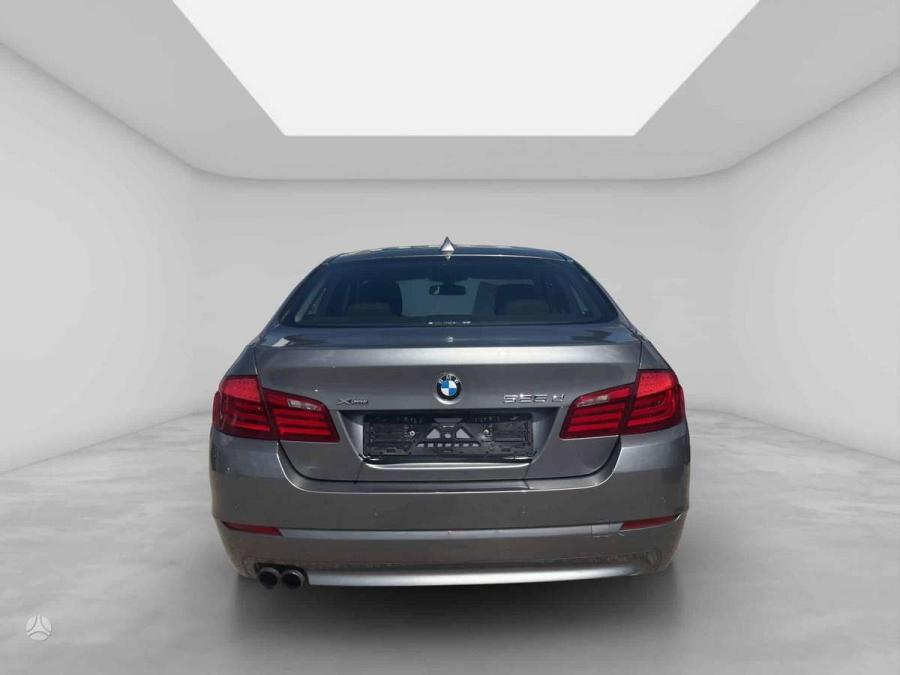 Grey BMW 525 2012 in Kaunas, with an engine capacity of 0.00 L and mileage of 304 thousand km for 8990 €, photo 6 on AUTOMOTO.COM.LV