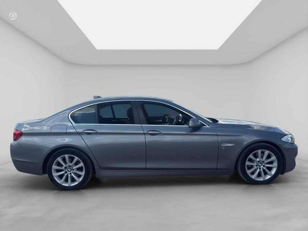 Grey BMW 525 2012 in Kaunas, with an engine capacity of 0.00 L and mileage of 304 thousand km for 8990 €, photo 7 on AUTOMOTO.COM.LV