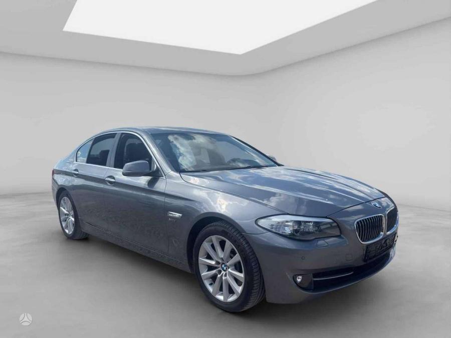 Grey BMW 525 2012 in Kaunas, with an engine capacity of 0.00 L and mileage of 304 thousand km for 8990 €, photo 9 on AUTOMOTO.COM.LV