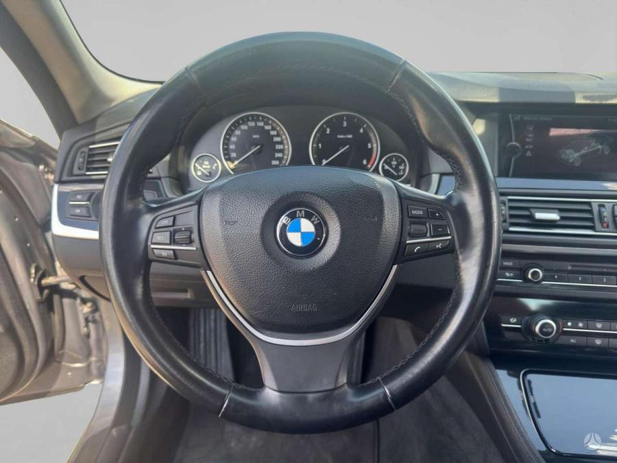 Grey BMW 525 2012 in Kaunas, with an engine capacity of 0.00 L and mileage of 304 thousand km for 8990 €, photo 11 on AUTOMOTO.COM.LV