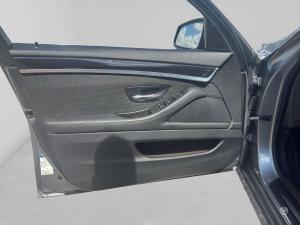 Grey BMW 525 2012 in Kaunas, with an engine capacity of 0.00 L and mileage of 304 thousand km for 8990 €, photo 12 on AUTOMOTO.COM.LV