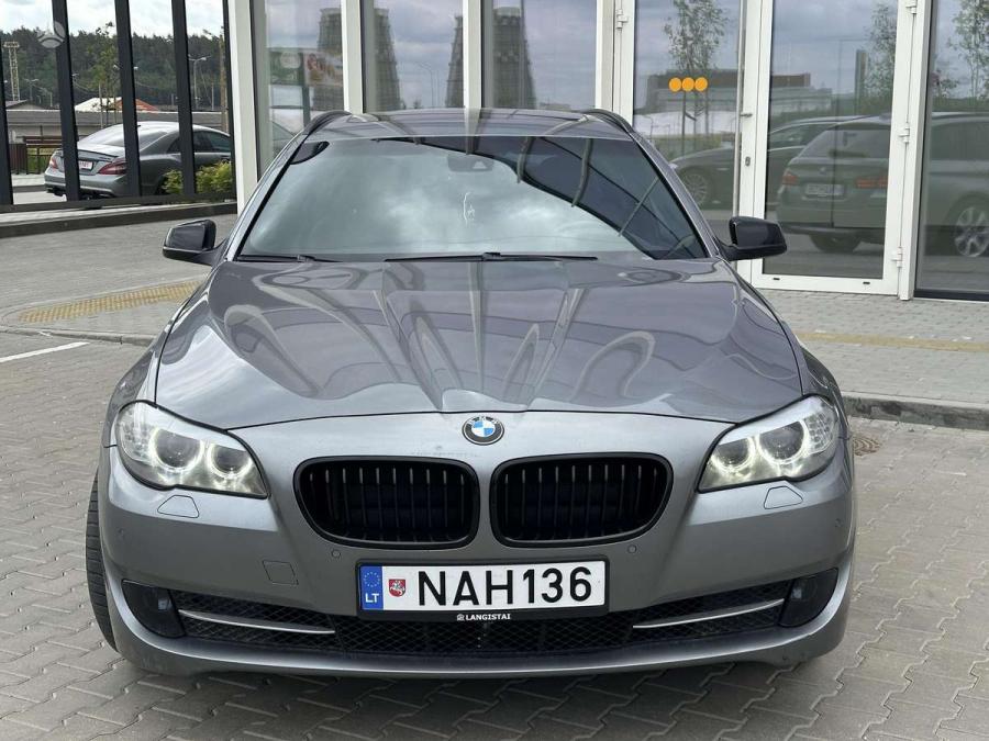 Grey BMW 525 2012 in Vilnius, with an engine capacity of 2.99 L and mileage of 437 thousand km for 5500 €, photo 3 on AUTOMOTO.COM.LV