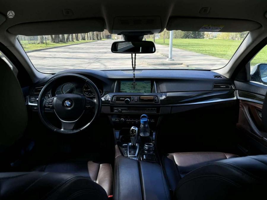 Grey BMW 525 2013 in Sirvintos, with an engine capacity of 2.00 L and mileage of 373 thousand km for 7350 €, photo 13 on AUTOMOTO.COM.LV
