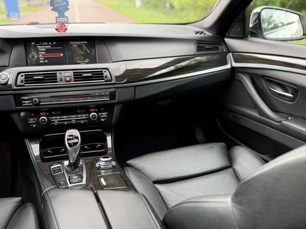 Pelēks BMW 525 2013 Šauļi, ar dzinēja tilpumu 2.00 L un nobraukumu 313 tūkst. km par 8950 €, foto 10 vietnē AUTOMOTO.COM.LV