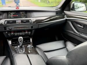 Grey BMW 525 2013 in Siauliai, with an engine capacity of 2.00 L and mileage of 313 thousand km for 8950 €, photo 11 on AUTOMOTO.COM.LV