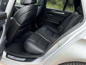 Grey BMW 525 2013 in Siauliai, with an engine capacity of 2.00 L and mileage of 313 thousand km for 8950 €, photo 15 on AUTOMOTO.COM.LV