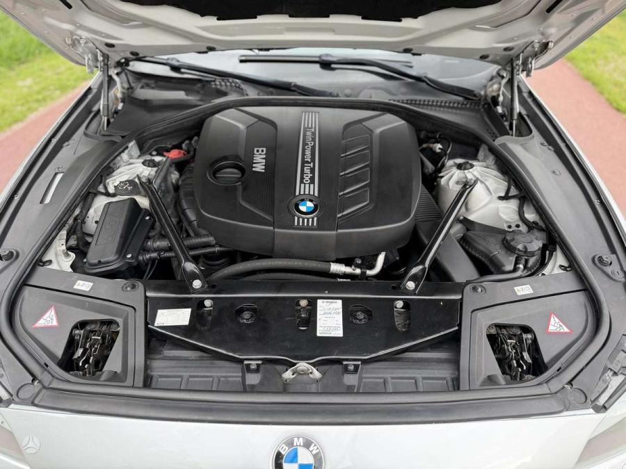 Grey BMW 525 2013 in Siauliai, with an engine capacity of 2.00 L and mileage of 313 thousand km for 8950 €, photo 19 on AUTOMOTO.COM.LV
