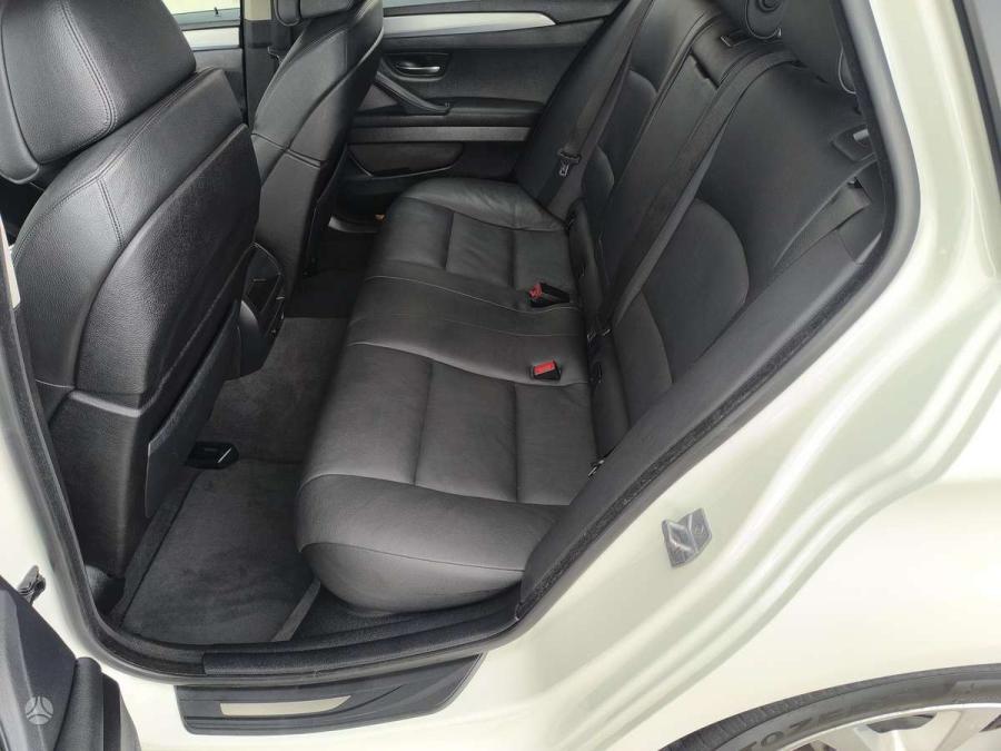 Grey BMW 525 2013 in Joniskis, with an engine capacity of 2.00 L and mileage of 230 thousand km for 11200 €, photo 11 on AUTOMOTO.COM.LV