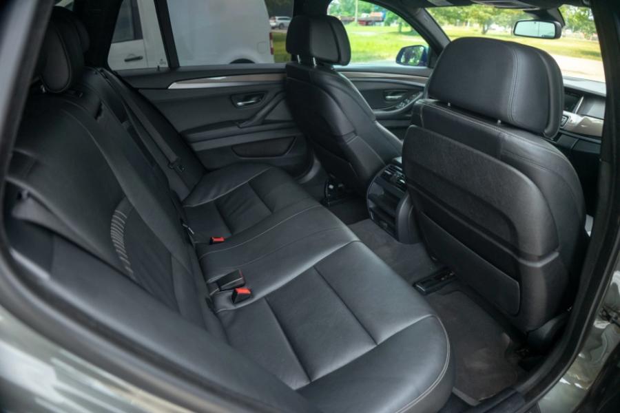 Pelēks BMW 525 2014 Rīga, ar dzinēja tilpumu 2.00 L un nobraukumu 346 tūkst. km par 10800 €, foto 13 vietnē AUTOMOTO.COM.LV