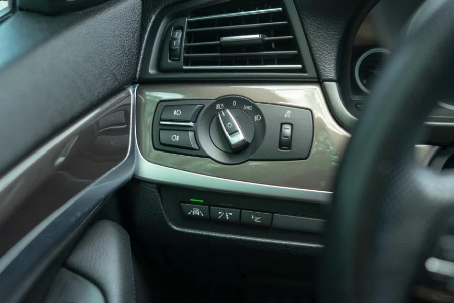 Pelēks BMW 525 2014 Rīga, ar dzinēja tilpumu 2.00 L un nobraukumu 346 tūkst. km par 10800 €, foto 21 vietnē AUTOMOTO.COM.LV