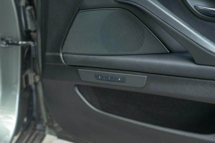 Pelēks BMW 525 2014 Rīga, ar dzinēja tilpumu 2.00 L un nobraukumu 346 tūkst. km par 10800 €, foto 27 vietnē AUTOMOTO.COM.LV