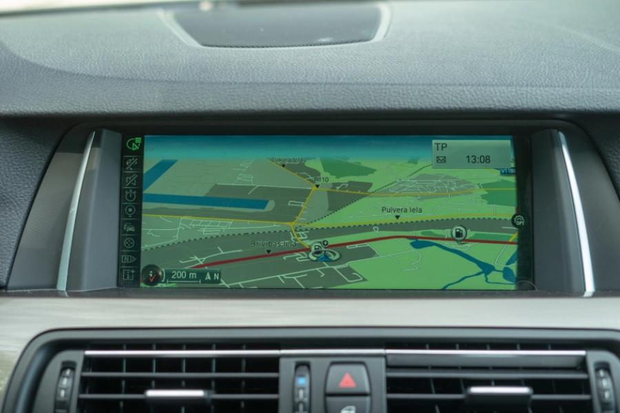 Pelēks BMW 525 2014 Rīga, ar dzinēja tilpumu 2.00 L un nobraukumu 346 tūkst. km par 10800 €, foto 31 vietnē AUTOMOTO.COM.LV