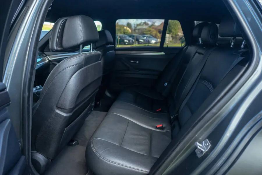 Pelēks BMW 525 2014 Liepāja, ar dzinēja tilpumu 2.00 L un nobraukumu 346 tūkst. km par 8800 €, foto 10 vietnē AUTOMOTO.COM.LV