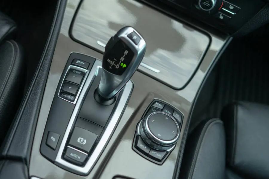 Pelēks BMW 525 2014 Liepāja, ar dzinēja tilpumu 2.00 L un nobraukumu 346 tūkst. km par 8800 €, foto 19 vietnē AUTOMOTO.COM.LV