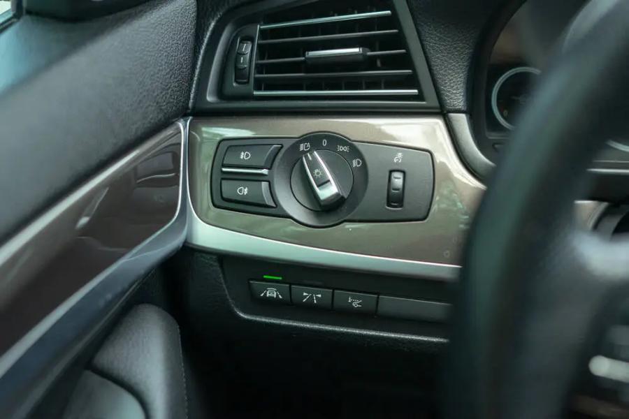 Pelēks BMW 525 2014 Liepāja, ar dzinēja tilpumu 2.00 L un nobraukumu 346 tūkst. km par 8800 €, foto 20 vietnē AUTOMOTO.COM.LV